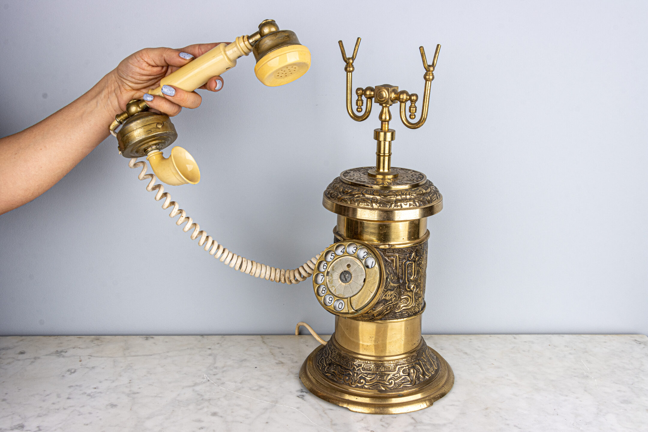 Антикварний телефон – Antik Salon